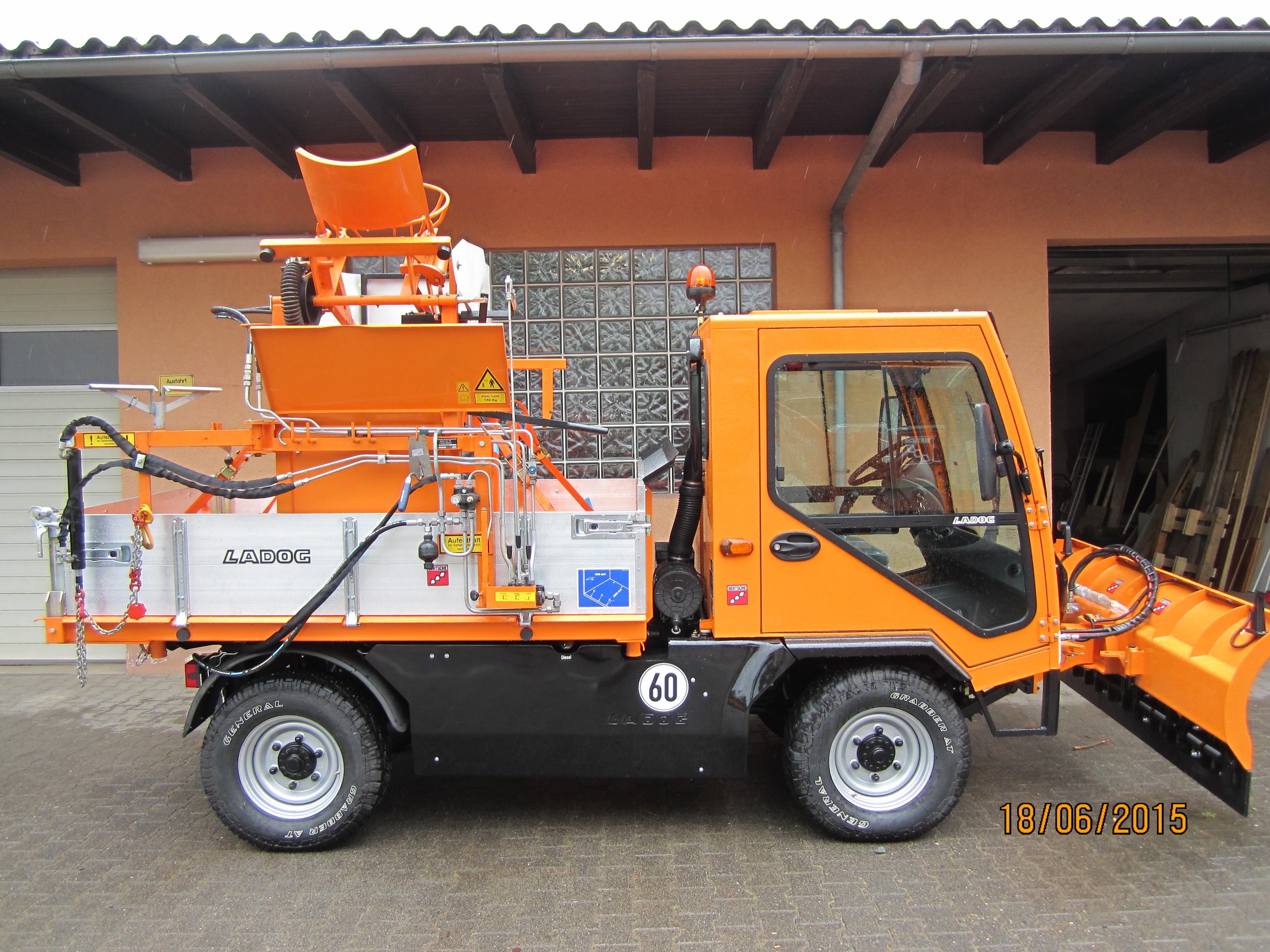 LADOG-T1400 mit Senkkastenreinigungsaufbau